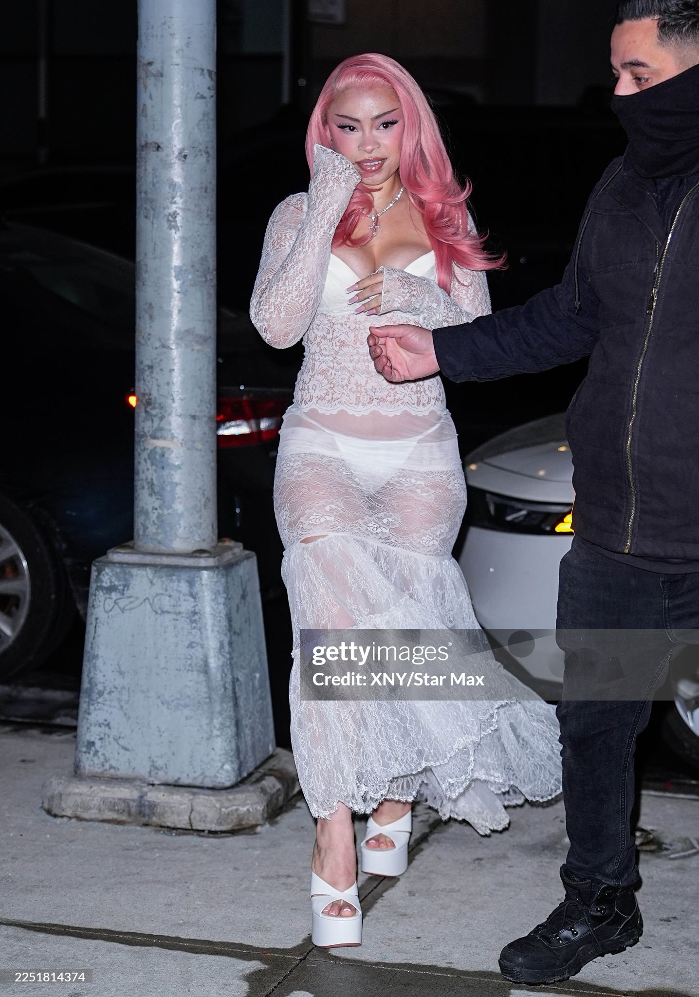 Ice Spice's feet