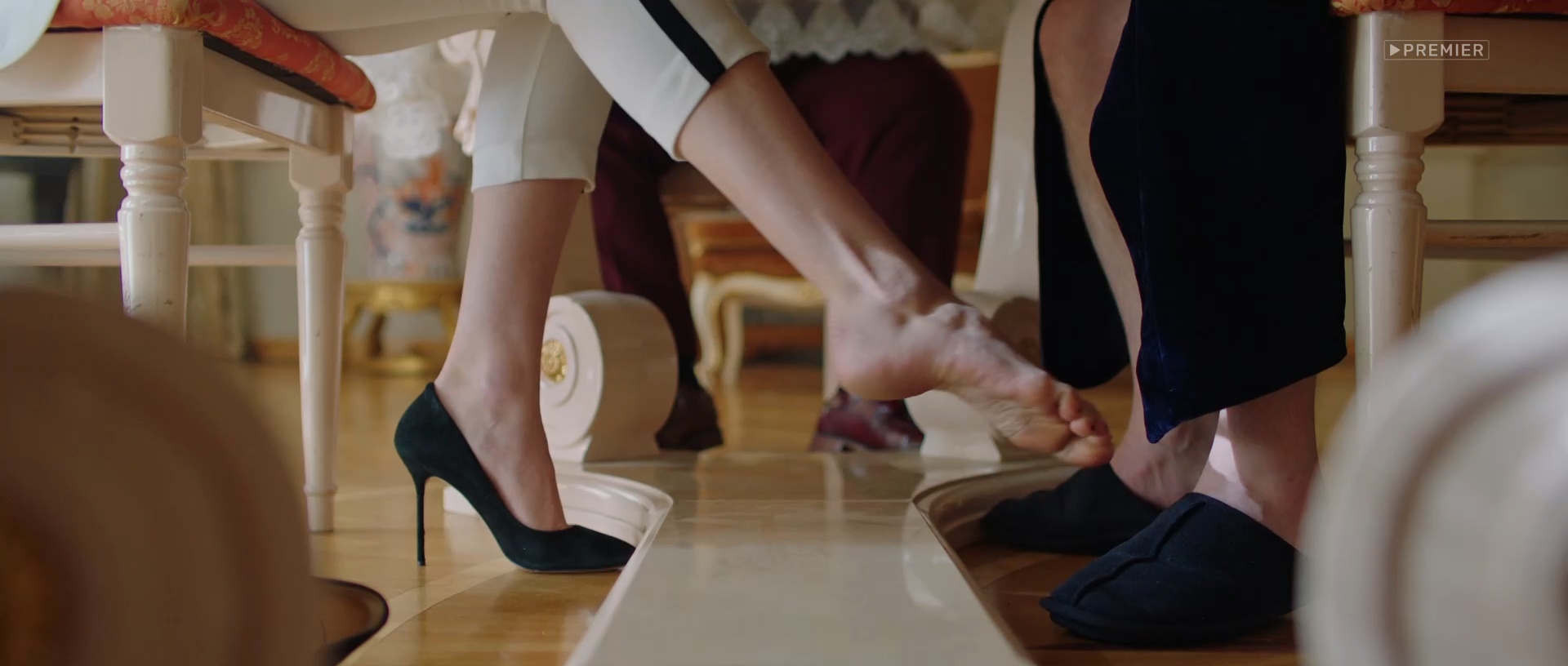 Isabelle Eydlen's feet
