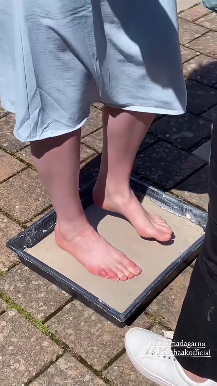 Isabelle Haak's feet