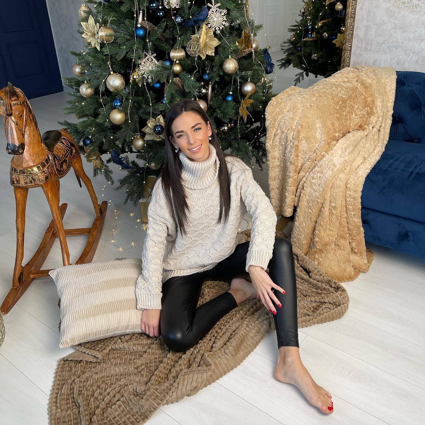 Ivett Szigligeti's feet