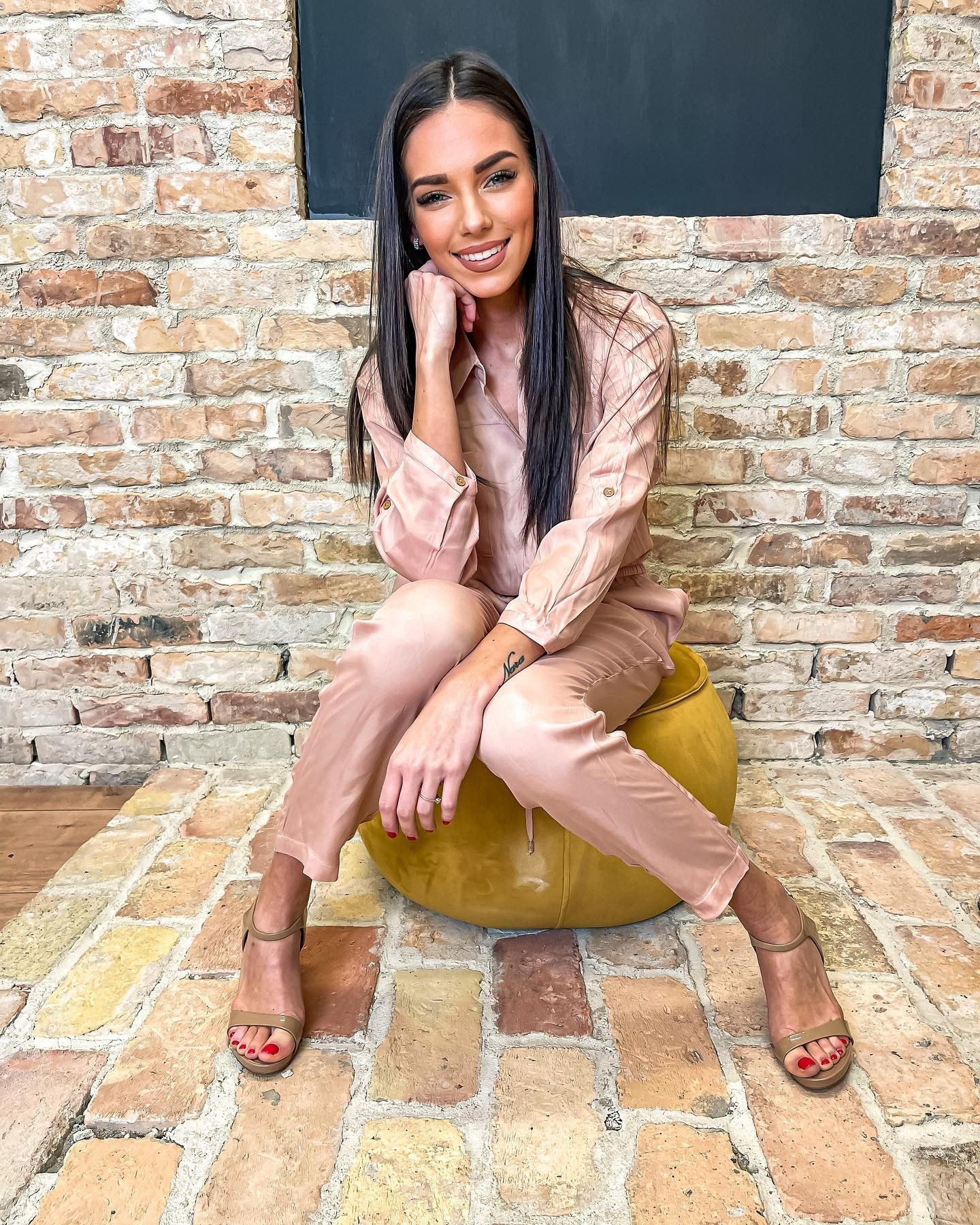 Ivett Szigligeti's feet