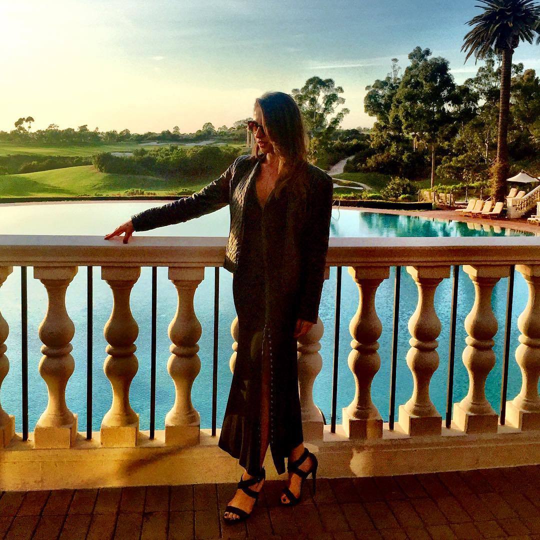 Jaclyn Albergoni's feet