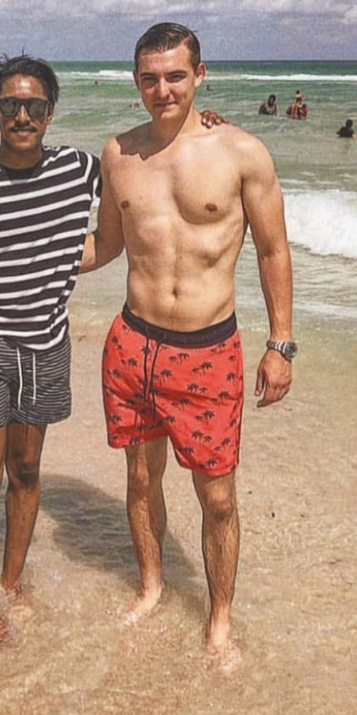 Jacob Wohl's feet