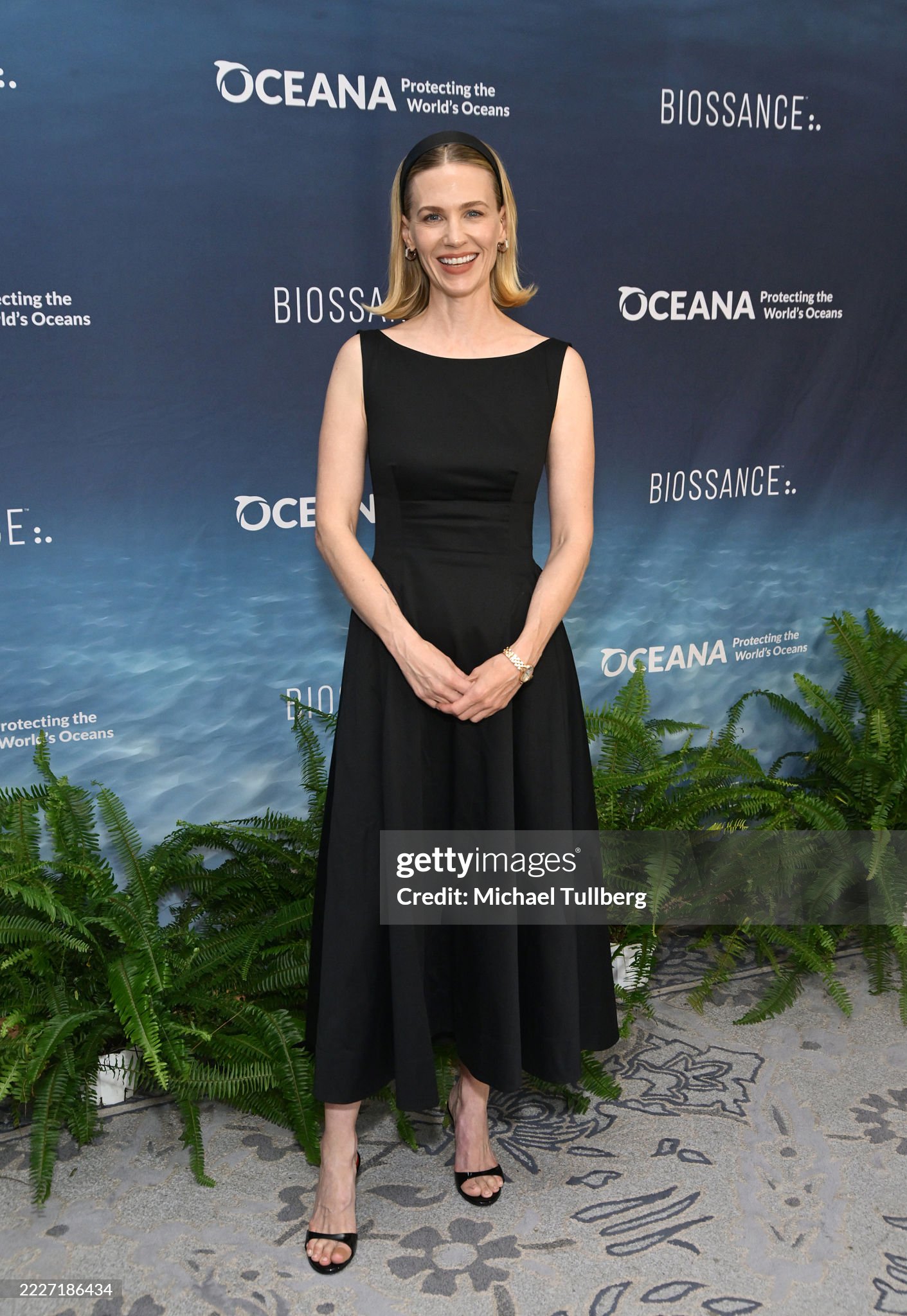 January Jones's feet