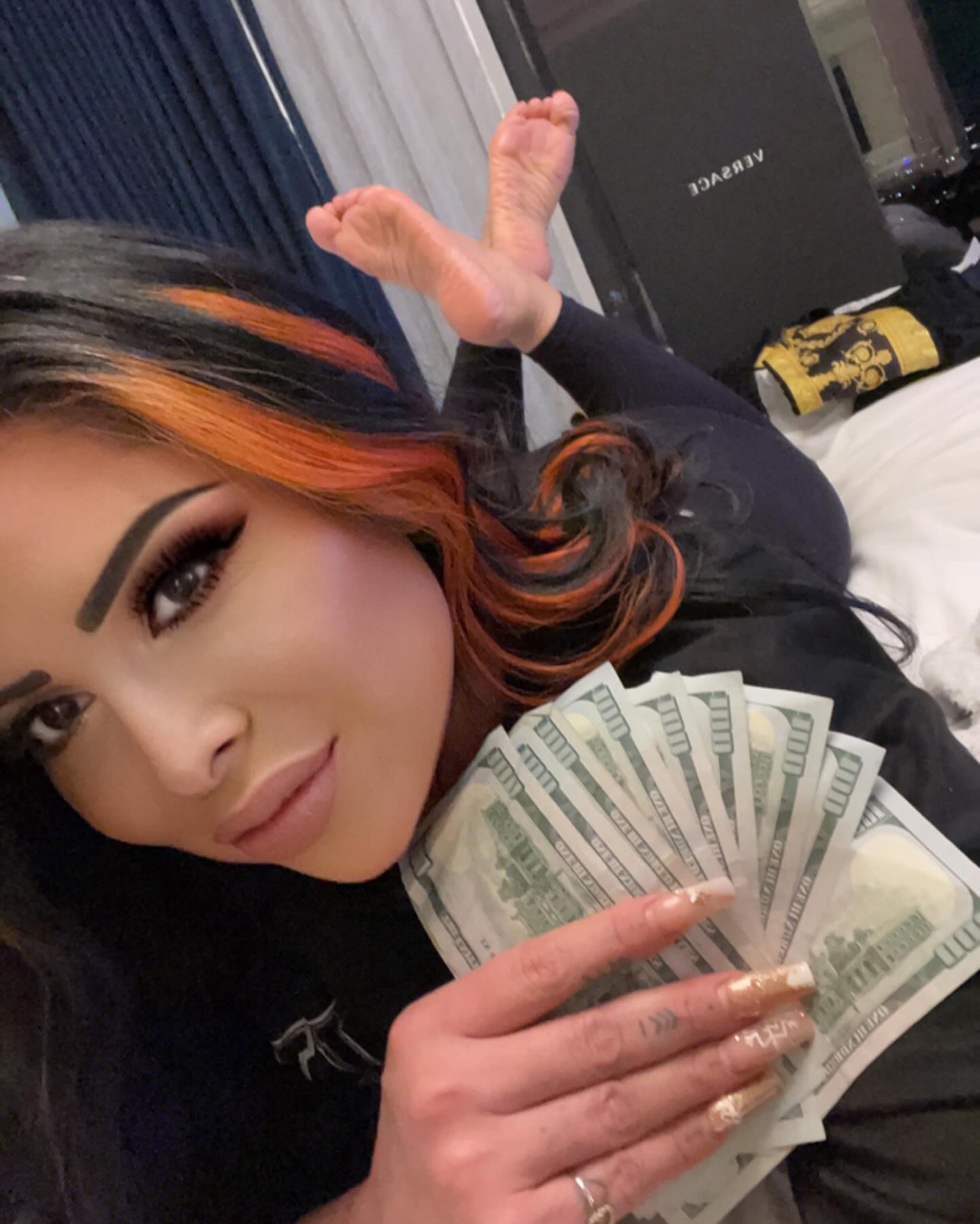 Jasmine Mendez's feet