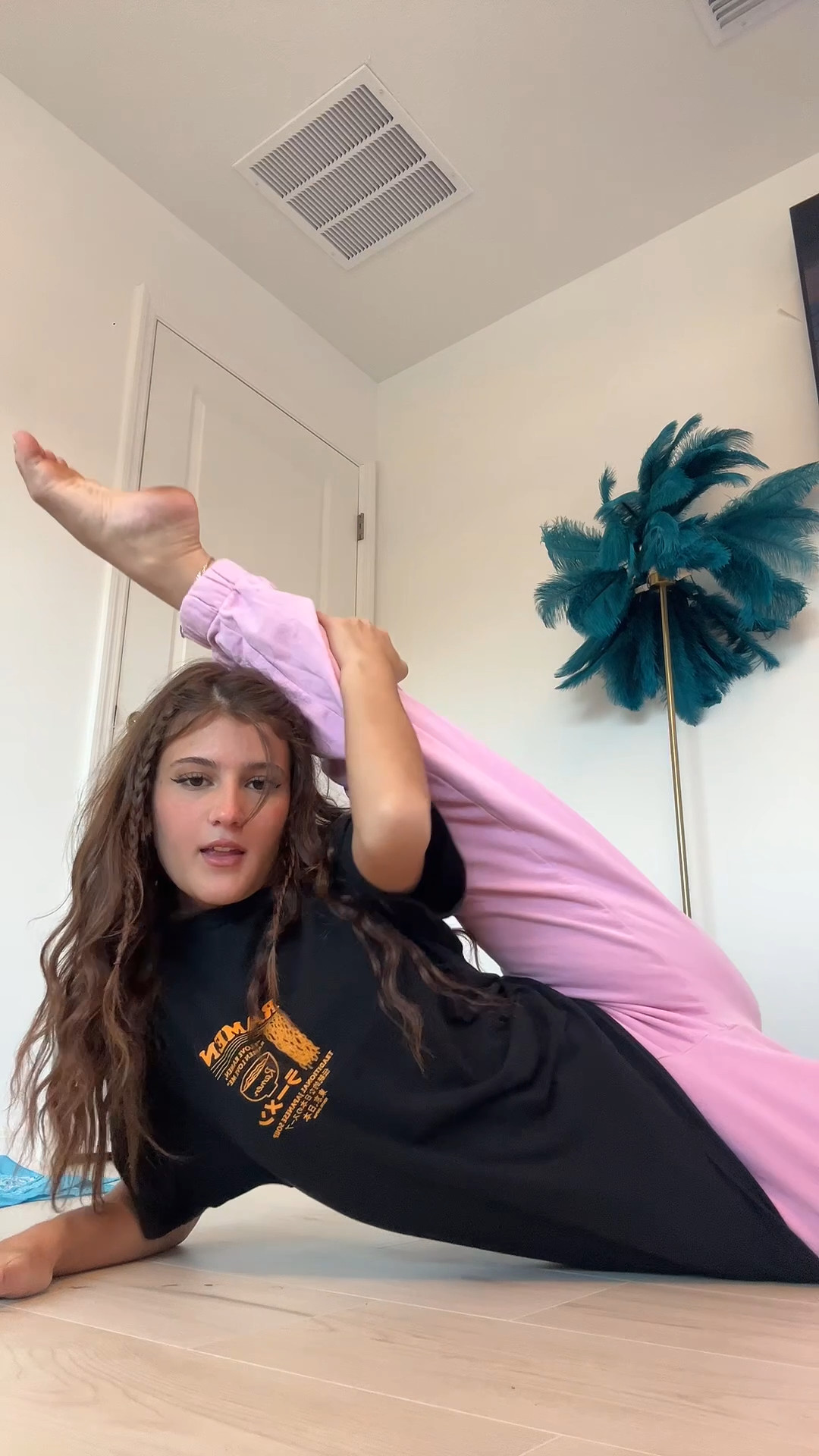 Jenny Popach's feet