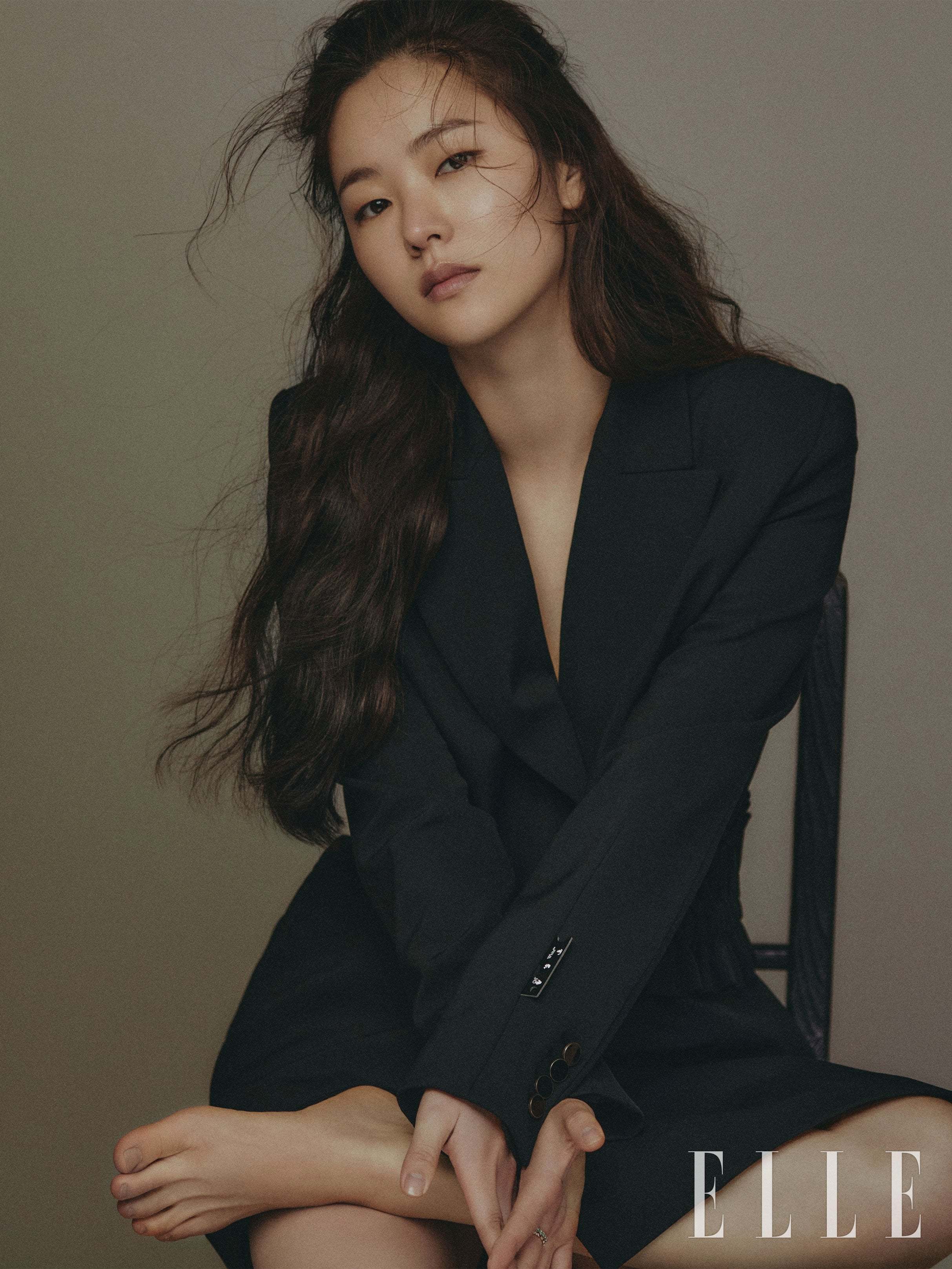 Jeon Yeo-been's feet