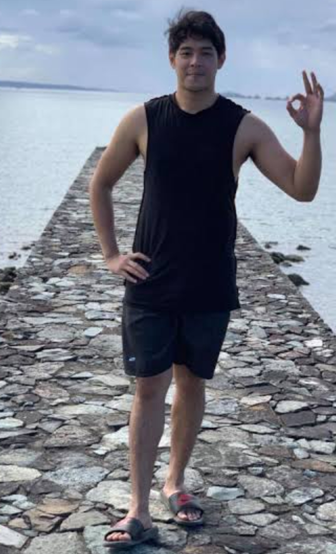 Jeric Gonzales's feet