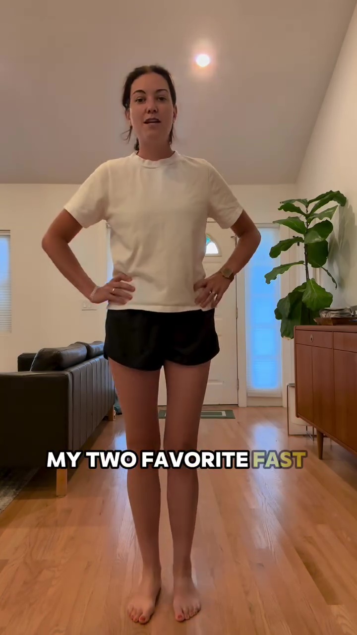 Jessica McKenna's feet