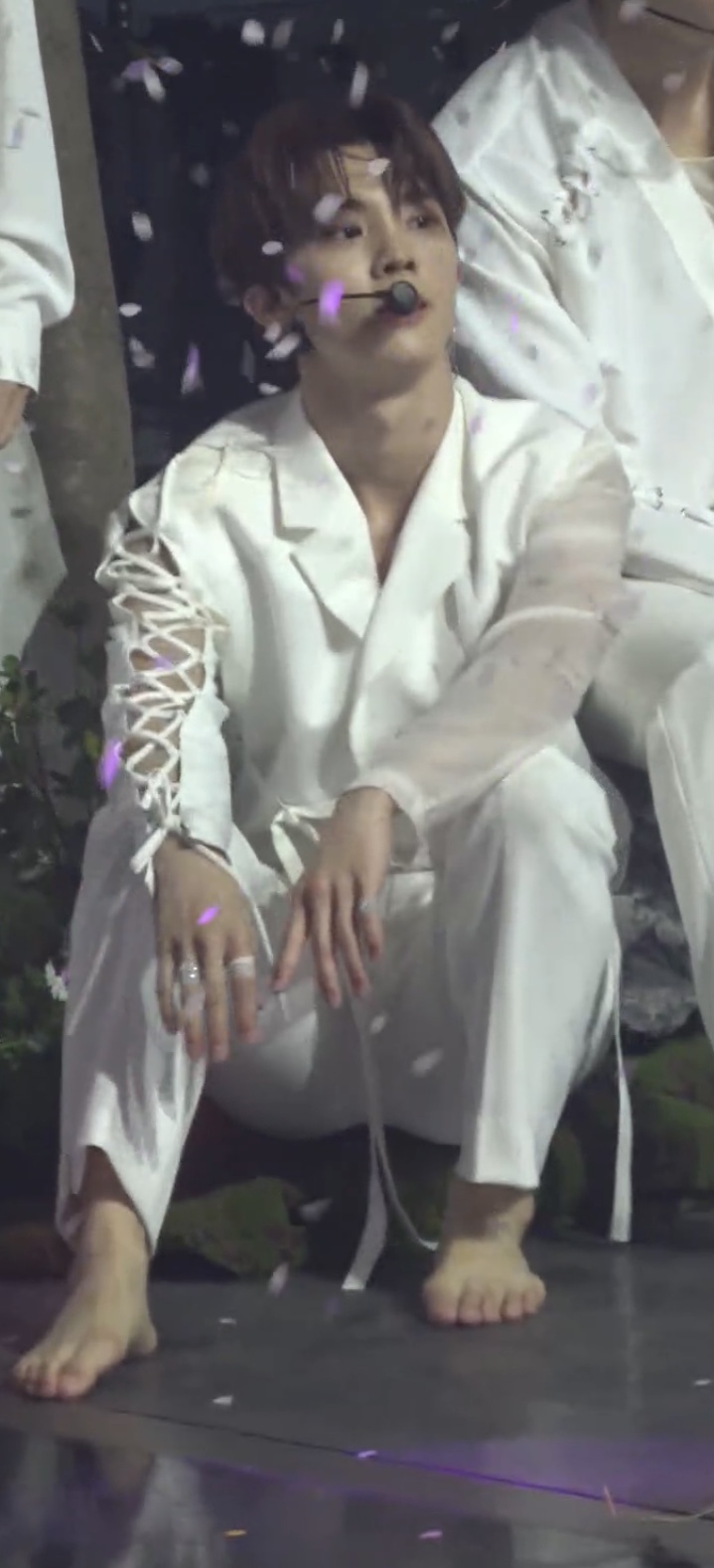 Ji Chang Min's feet
