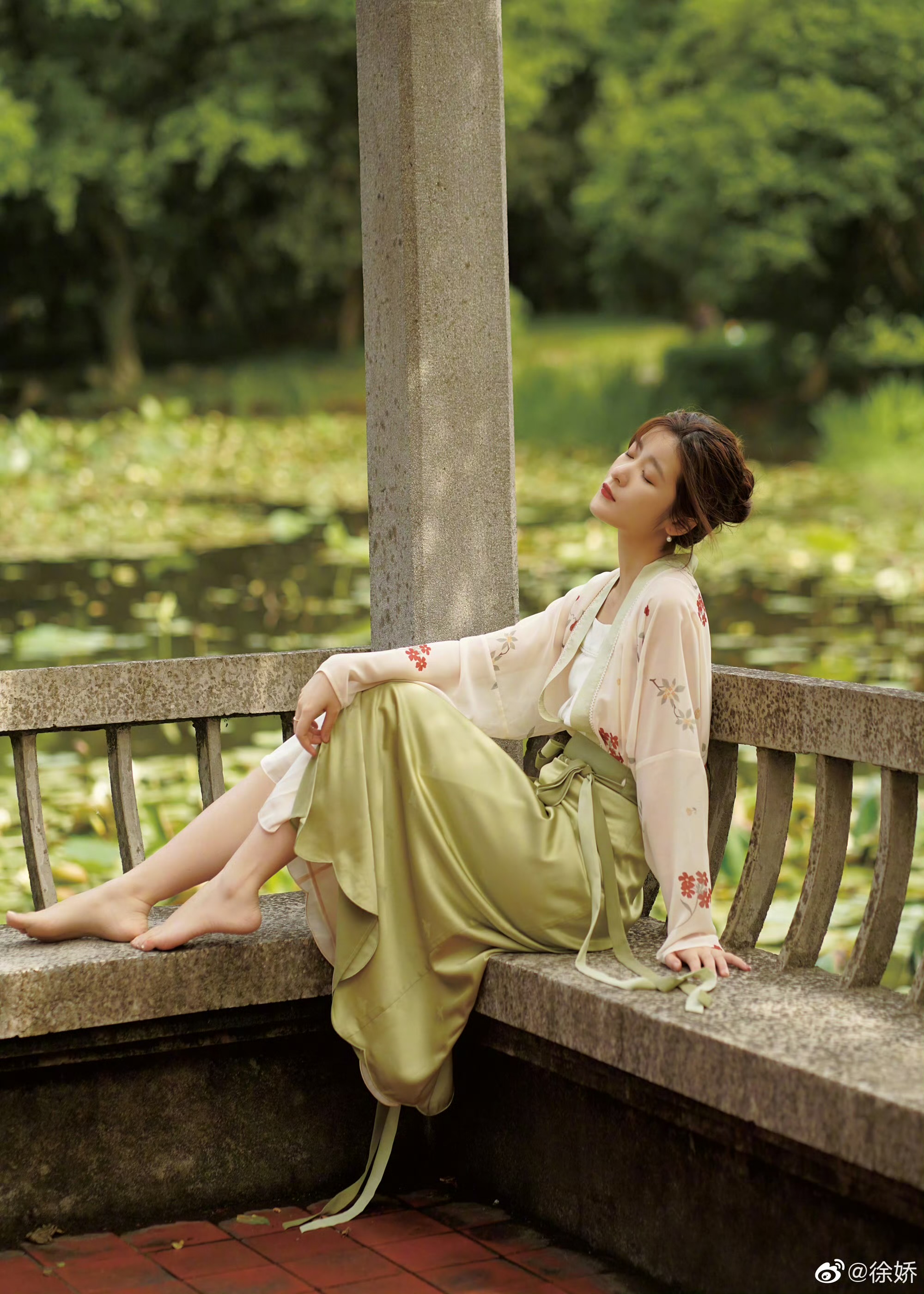 Jiao Xu's feet