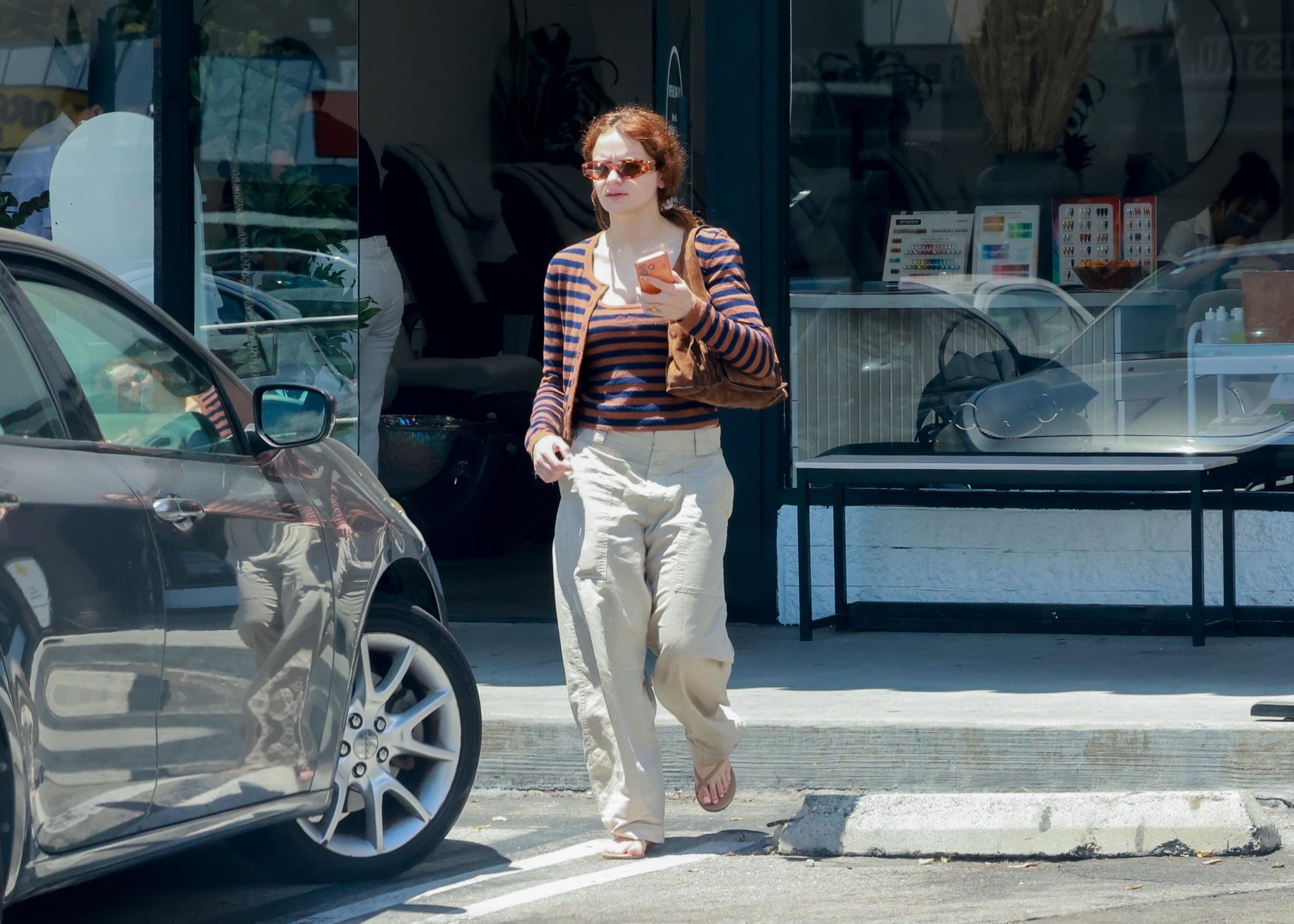 Joey King's feet