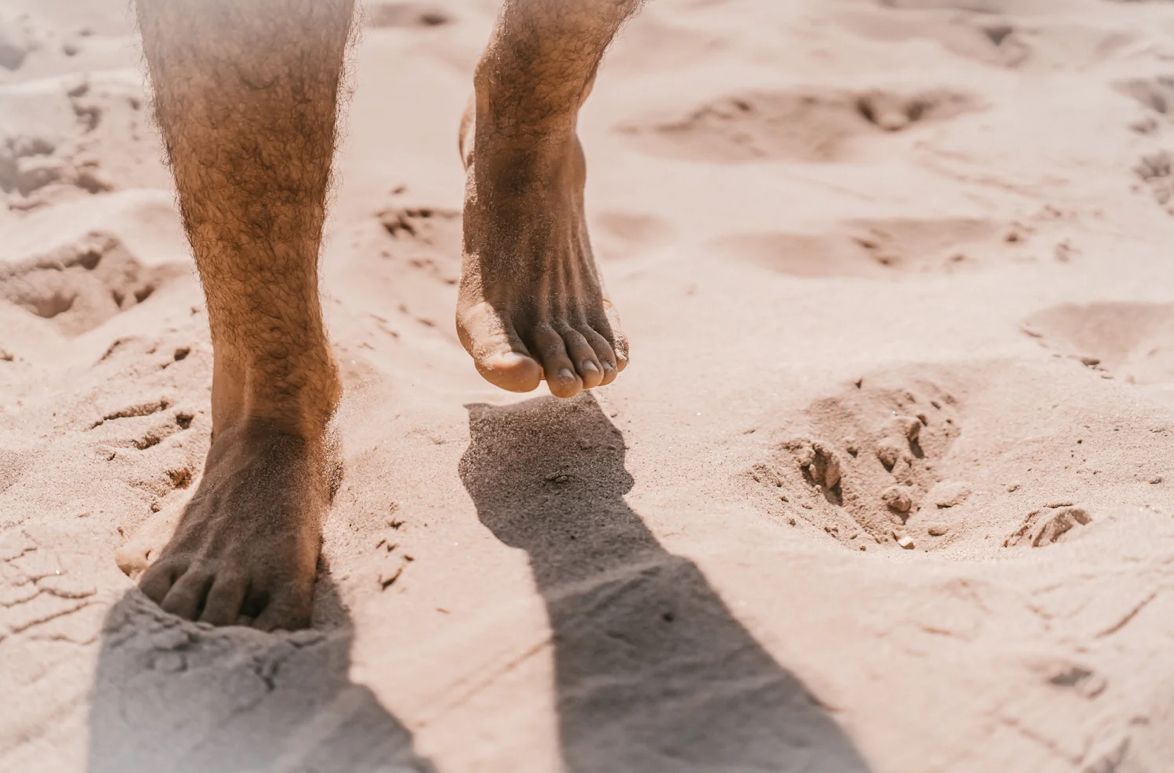 Jonah Kest's feet