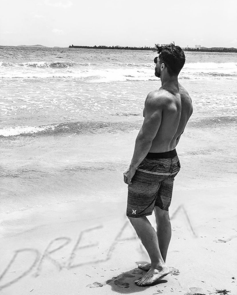 Jorge Alberti's feet