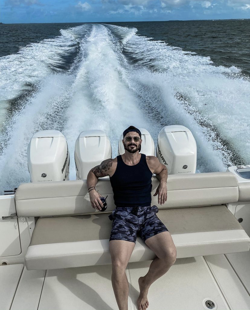 Jorge Alberti's feet