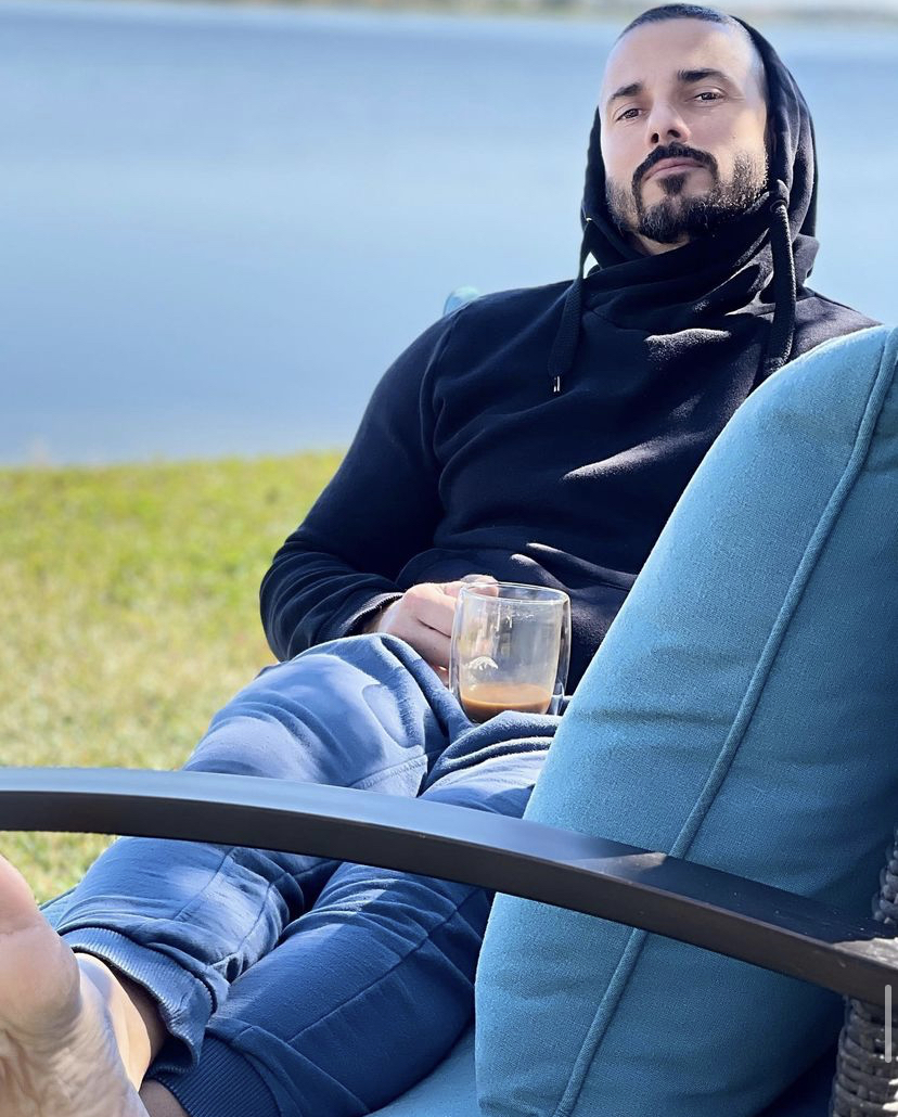 Jorge Alberti's feet