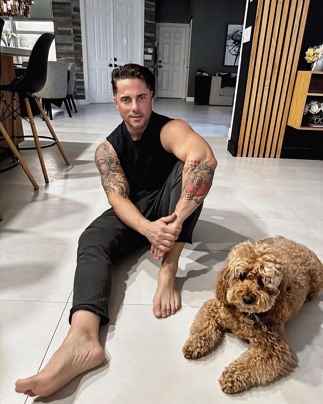 Jorge Alberti's feet