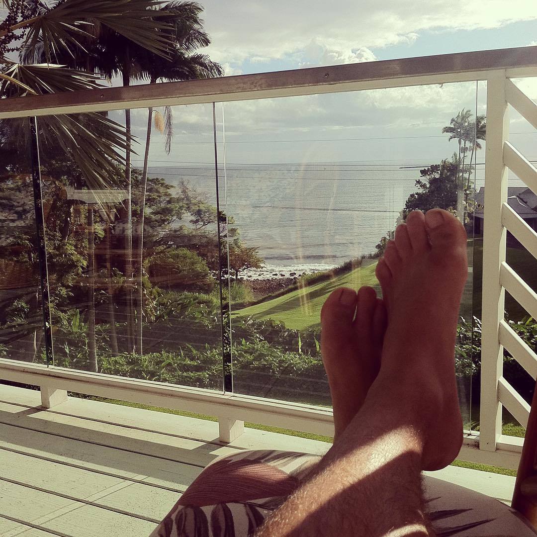 Josh Thomson's feet