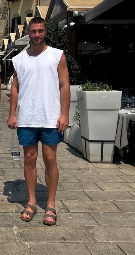 Joshua Feytons's feet