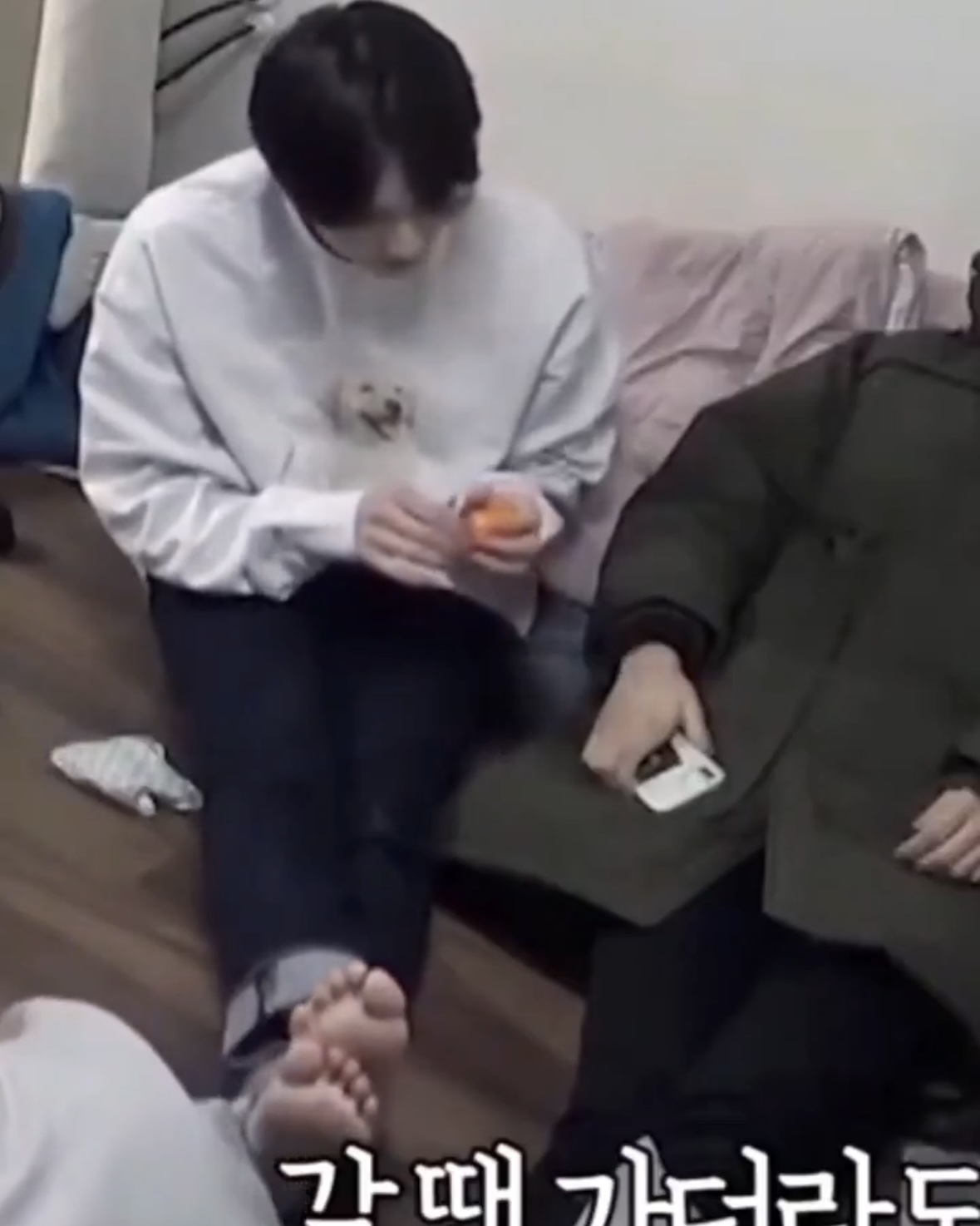 Jungwon's feet