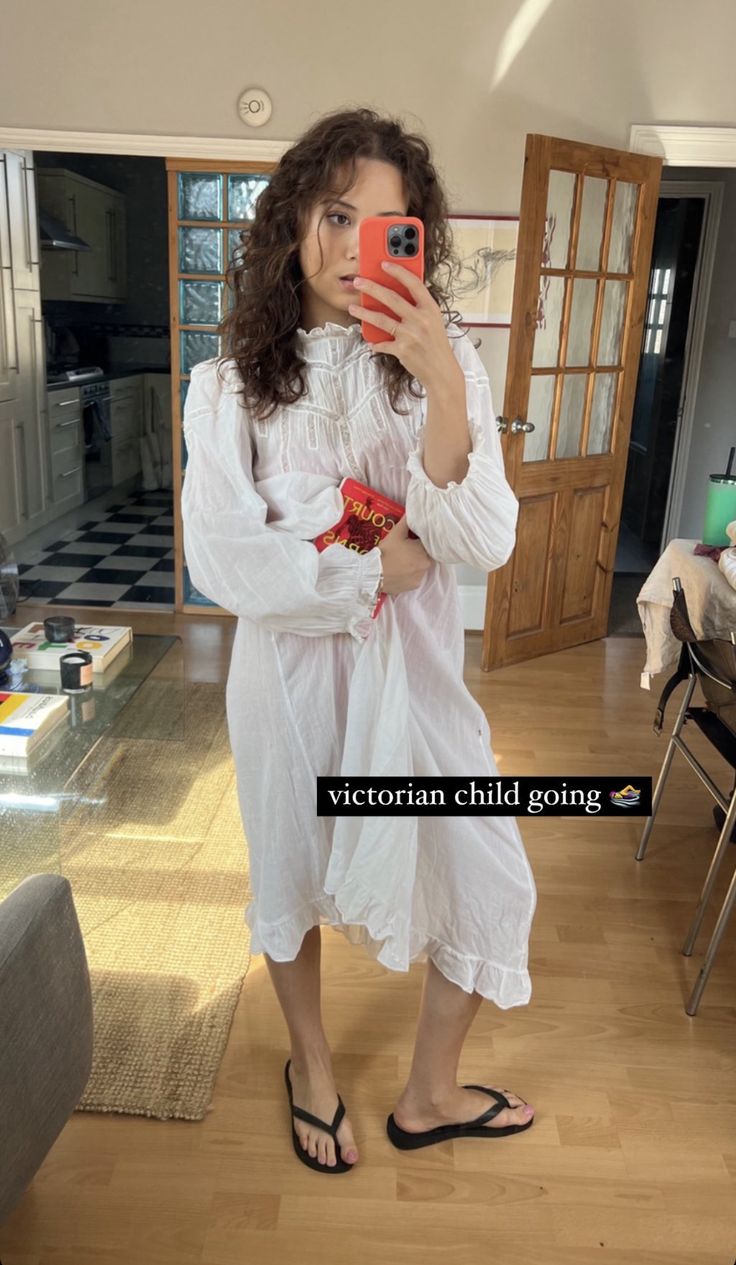 Junia Lin's feet