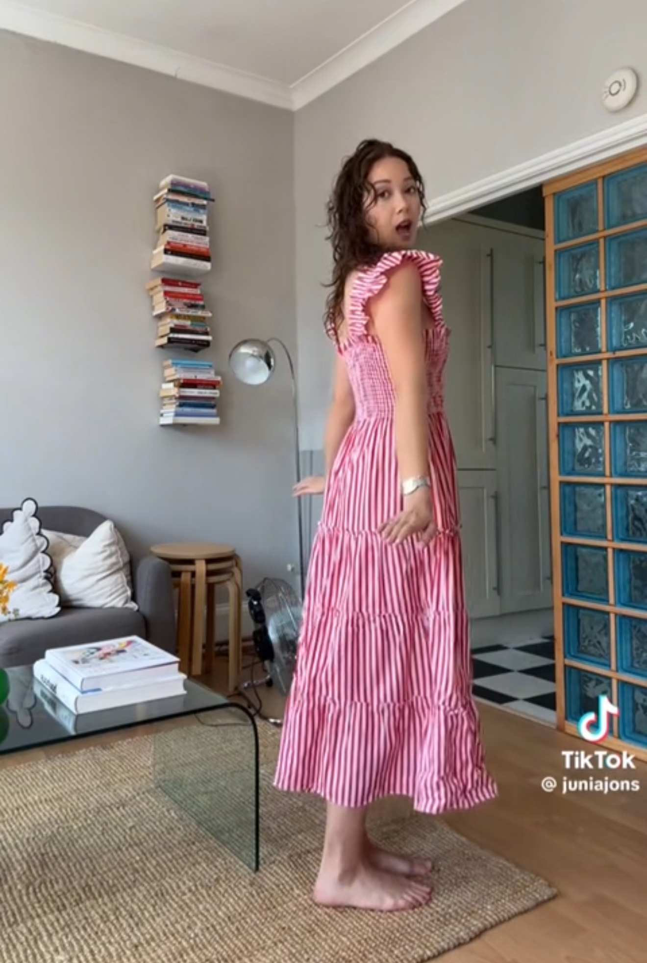 Junia Lin's feet