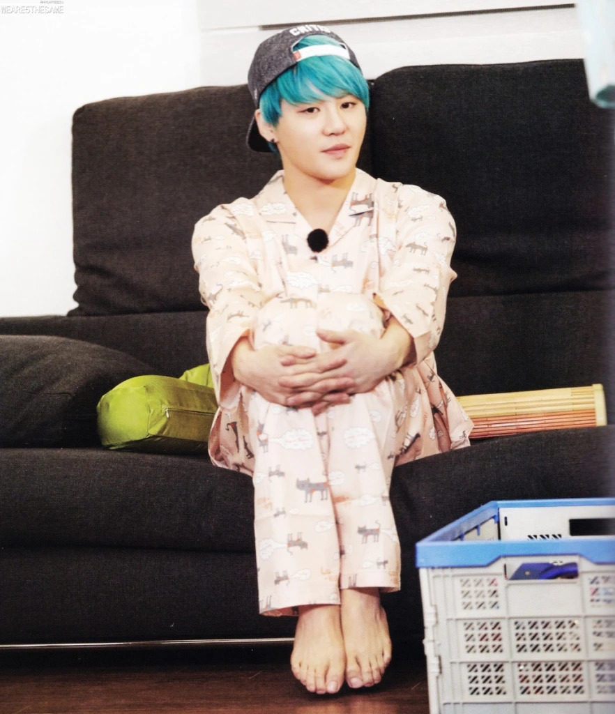 Junsu Kim's feet