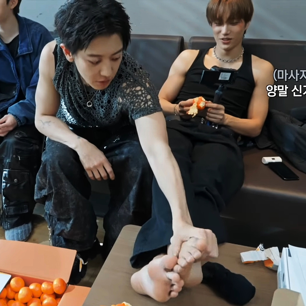 Kai's feet