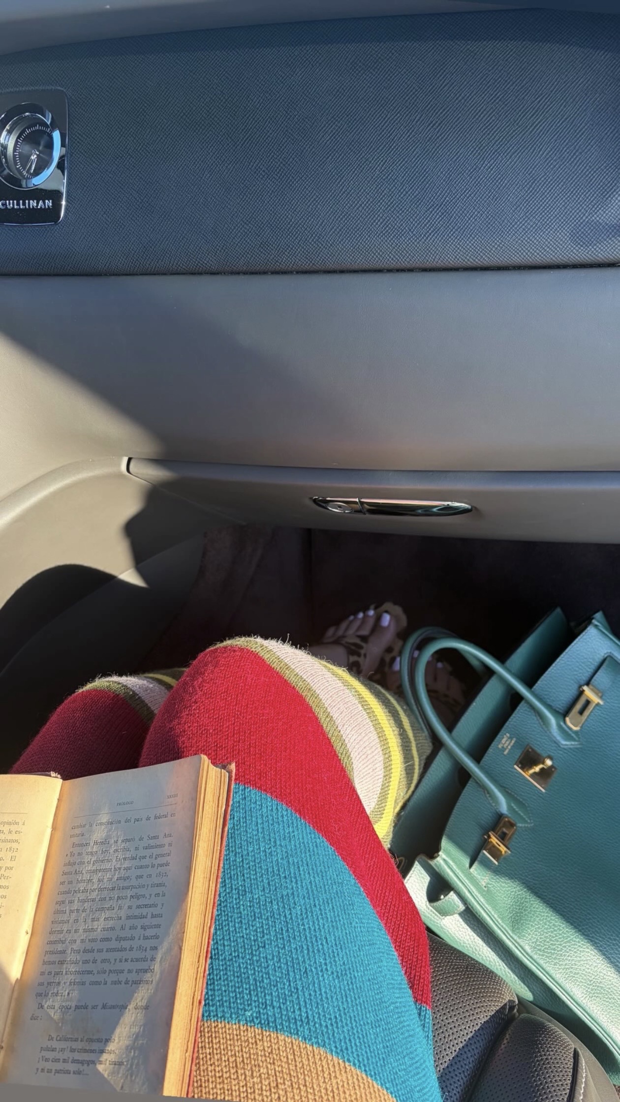 Kali Uchis's feet