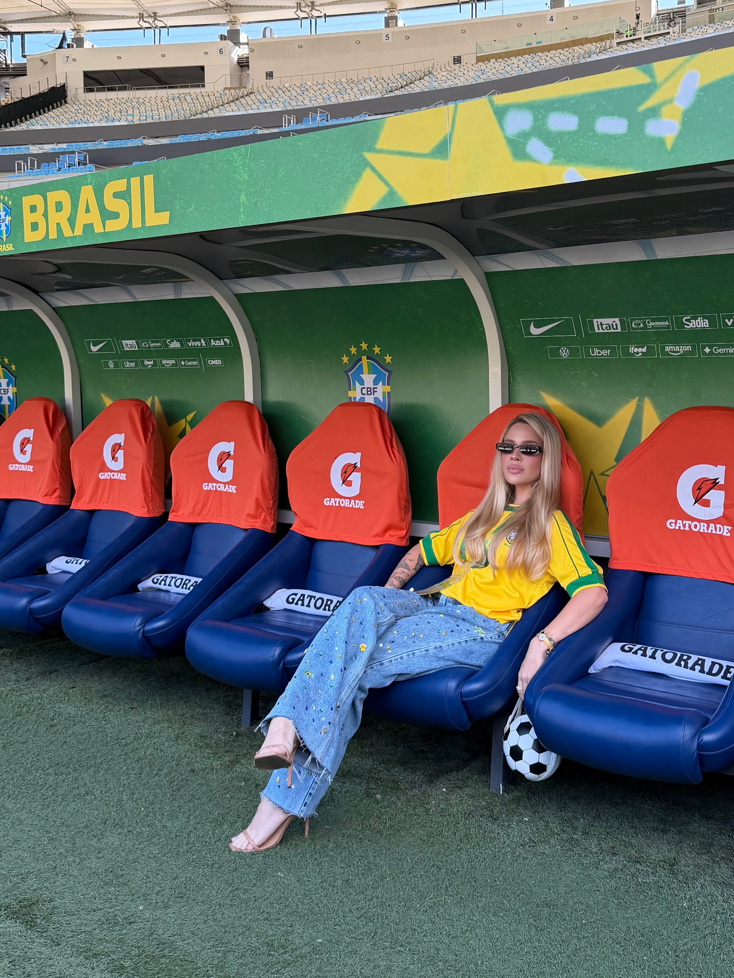 Karoline Lima's feet