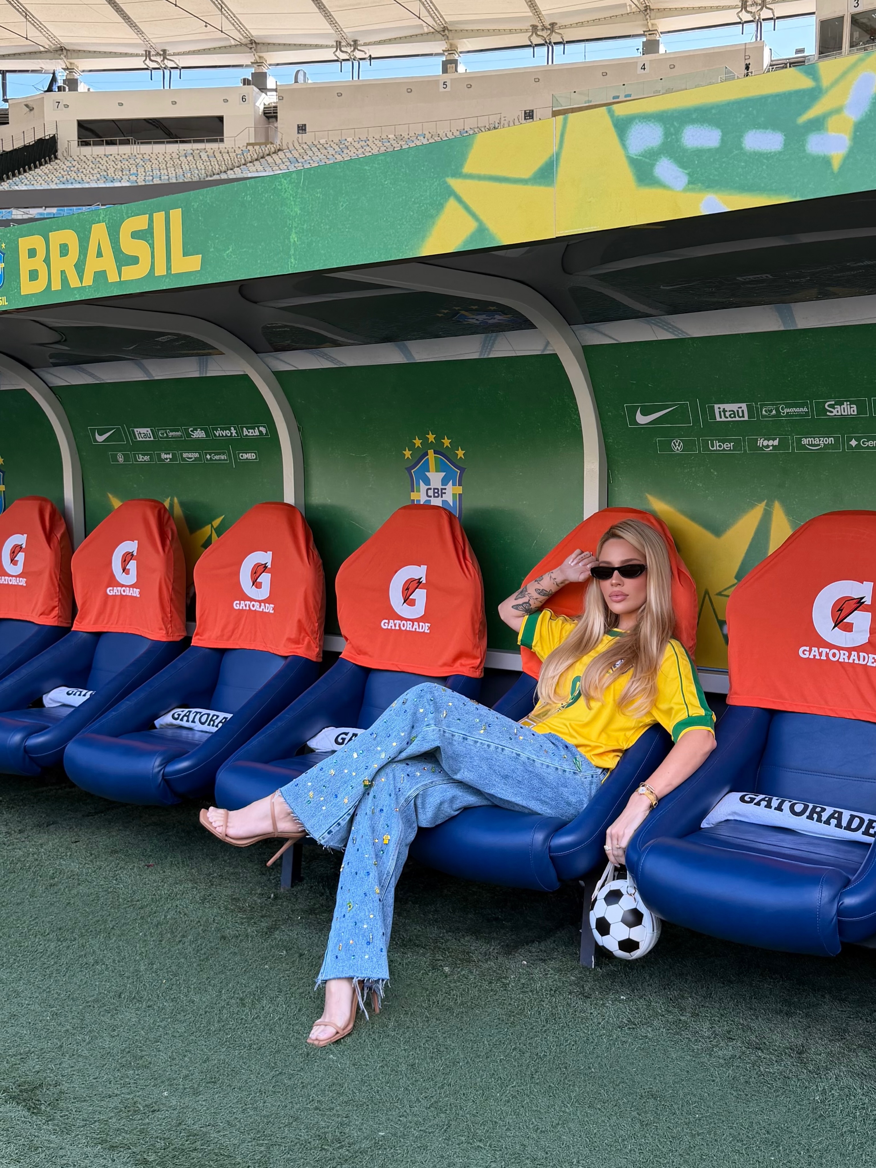 Karoline Lima's feet