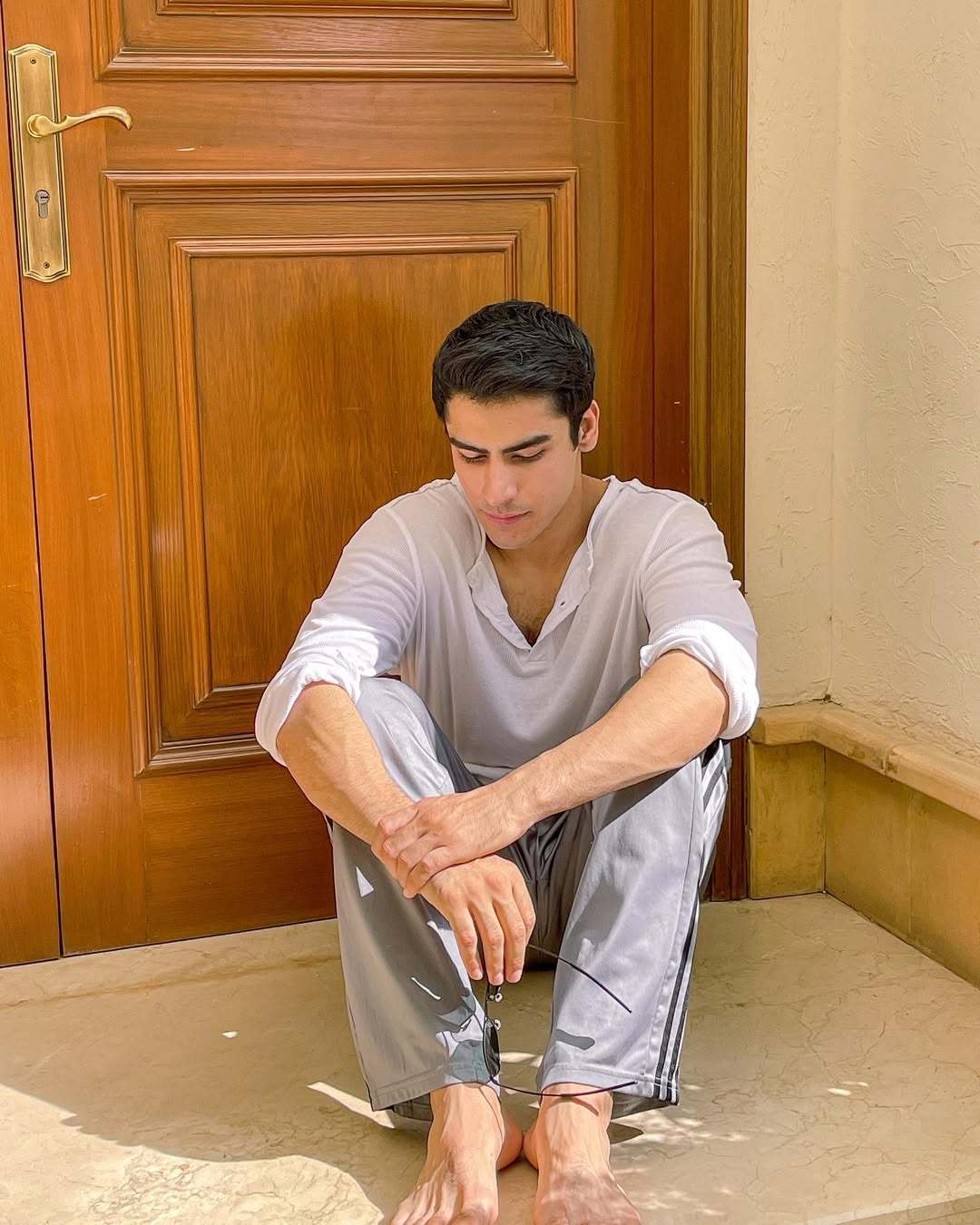 Khushhal Khan's feet Khushhal Khan's feet
