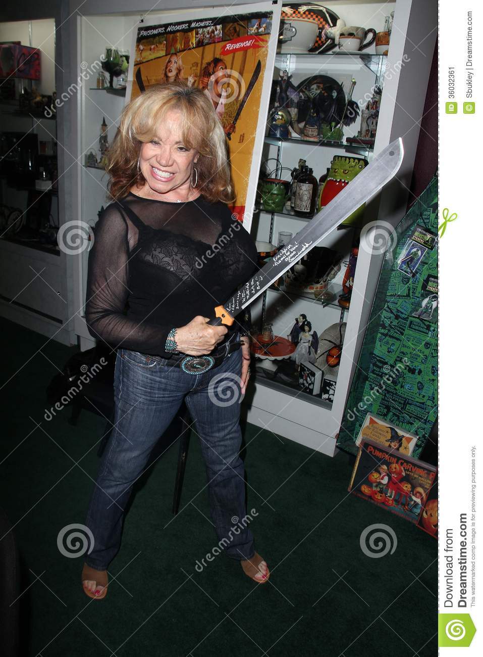 Kitten Natividad's feet