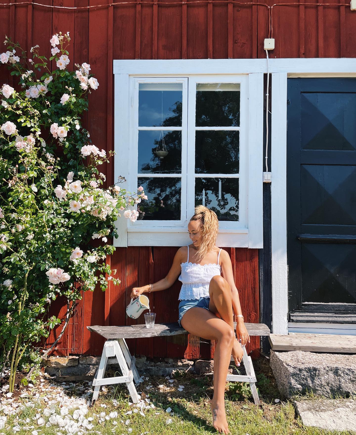 Klara Elvgren's feet