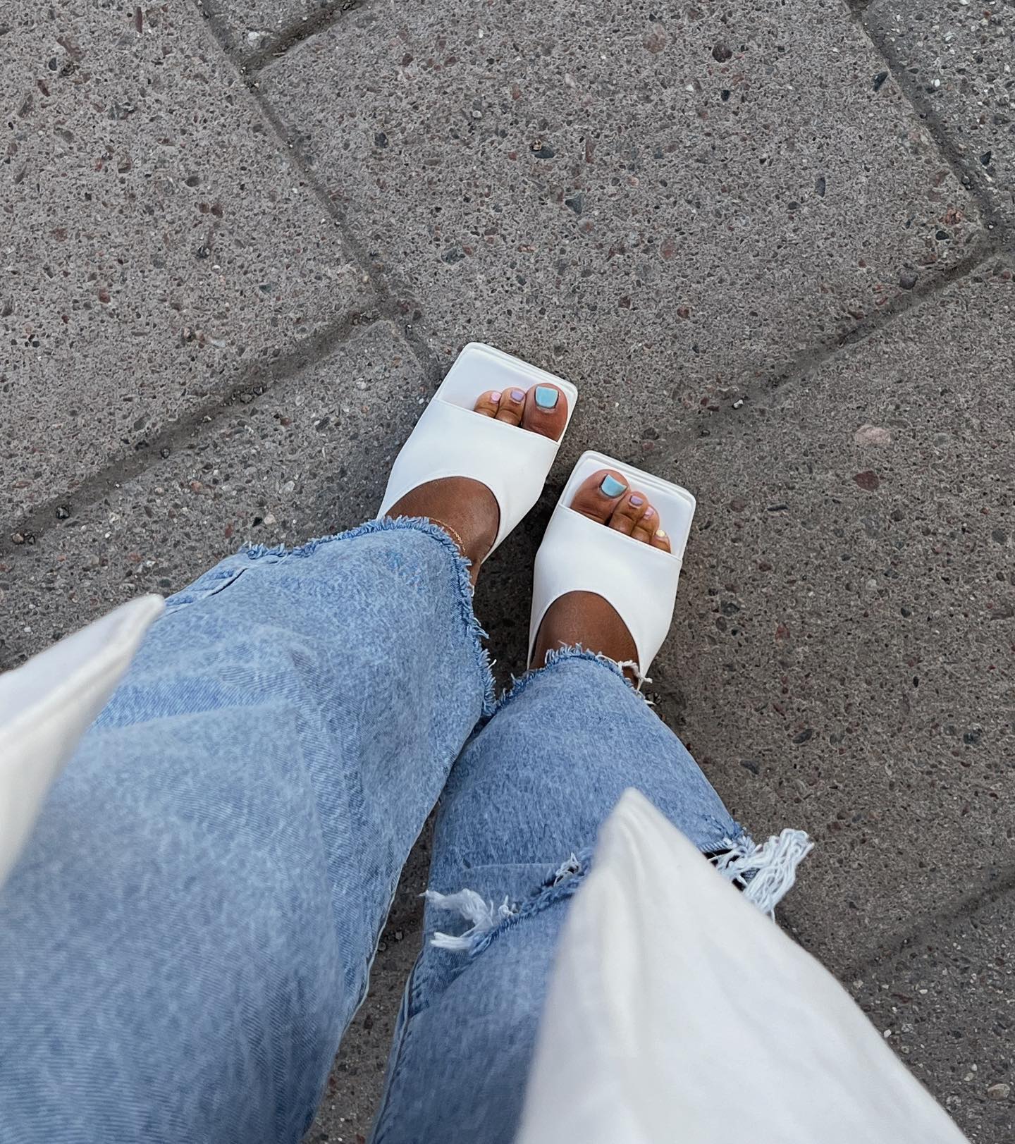 Klara Elvgren's feet