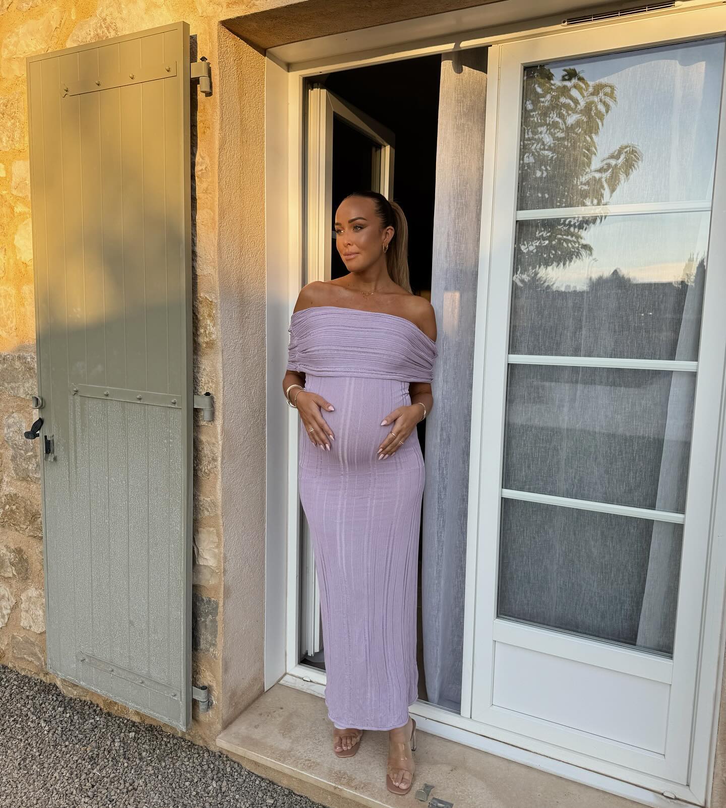 Klara Elvgren's feet