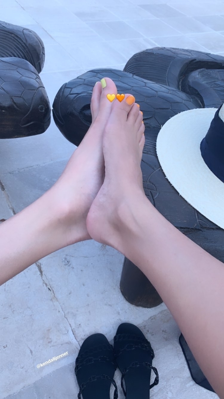 Kourtney Kardashians Feet 3738