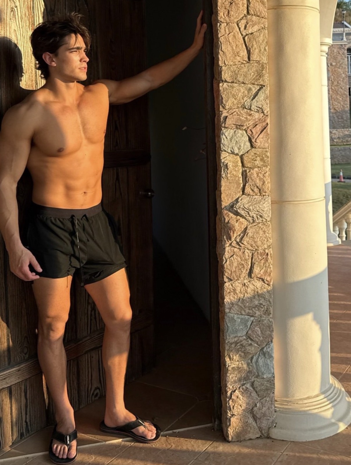 Kyle Kuznik's feet