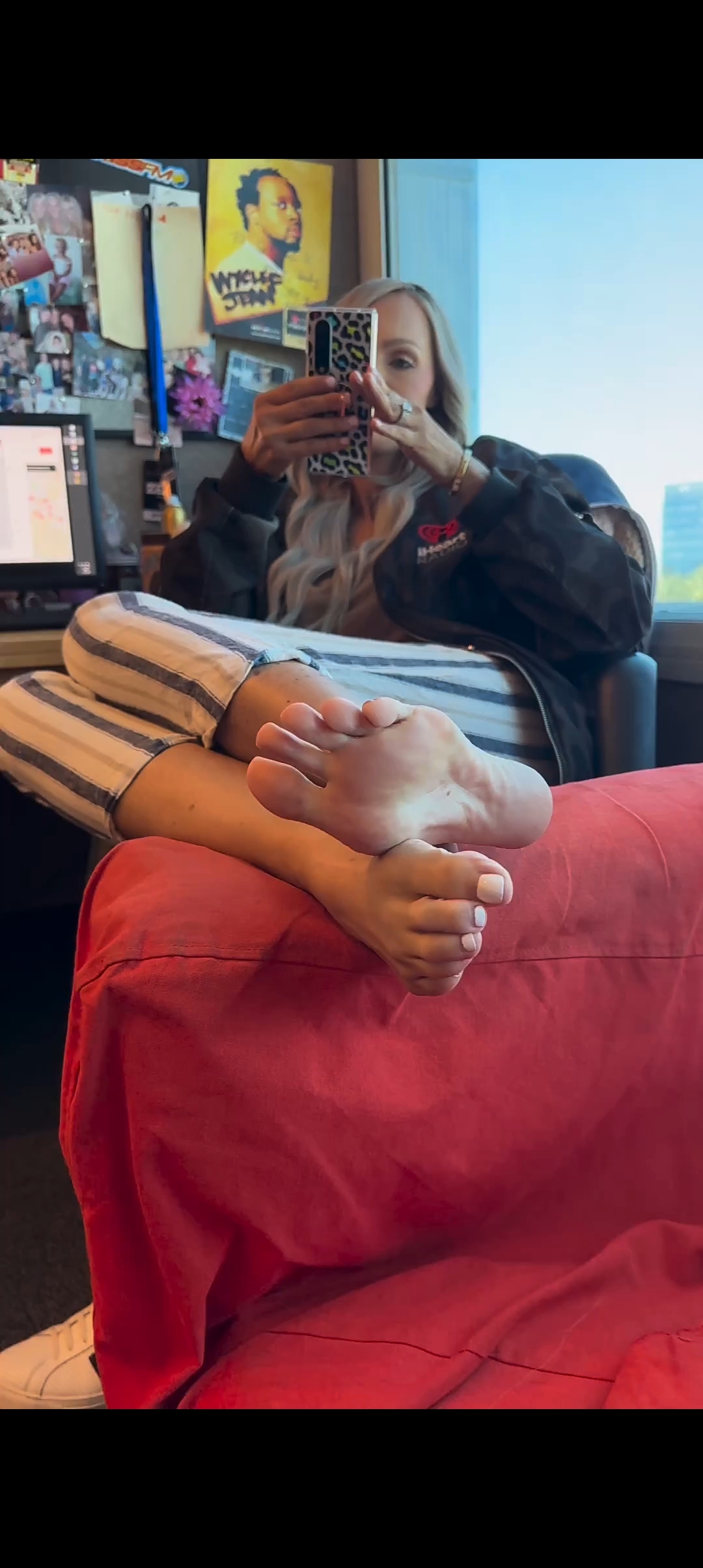 Kyle Unfugs Feet 9265