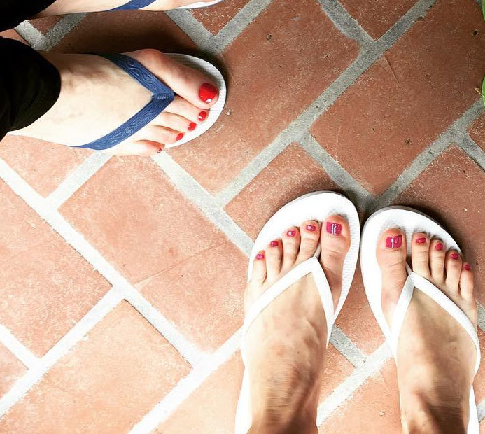 Laura Shoop's feet