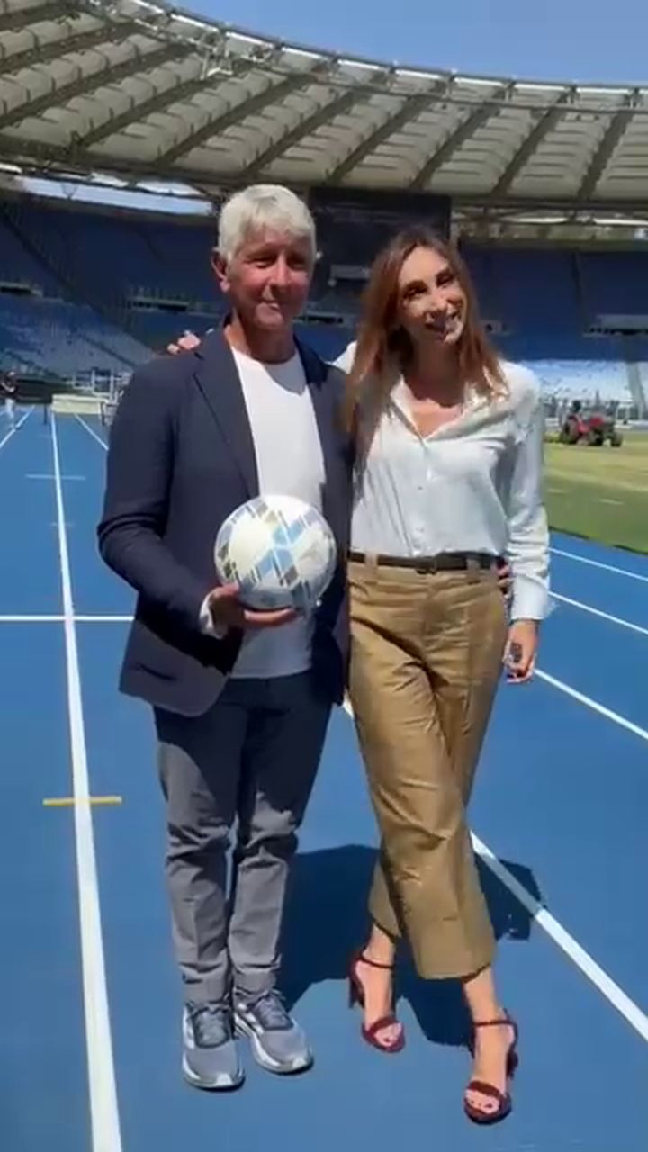 Laura Tecce's feet