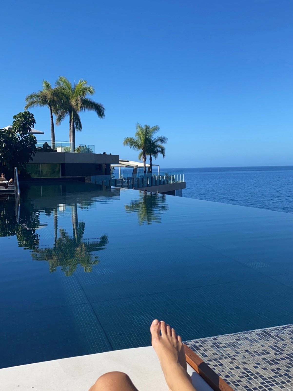 Laura Thorn's feet