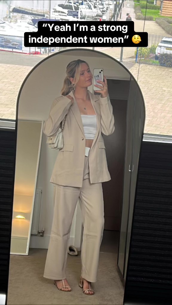 Lauren Bells Feet 4384
