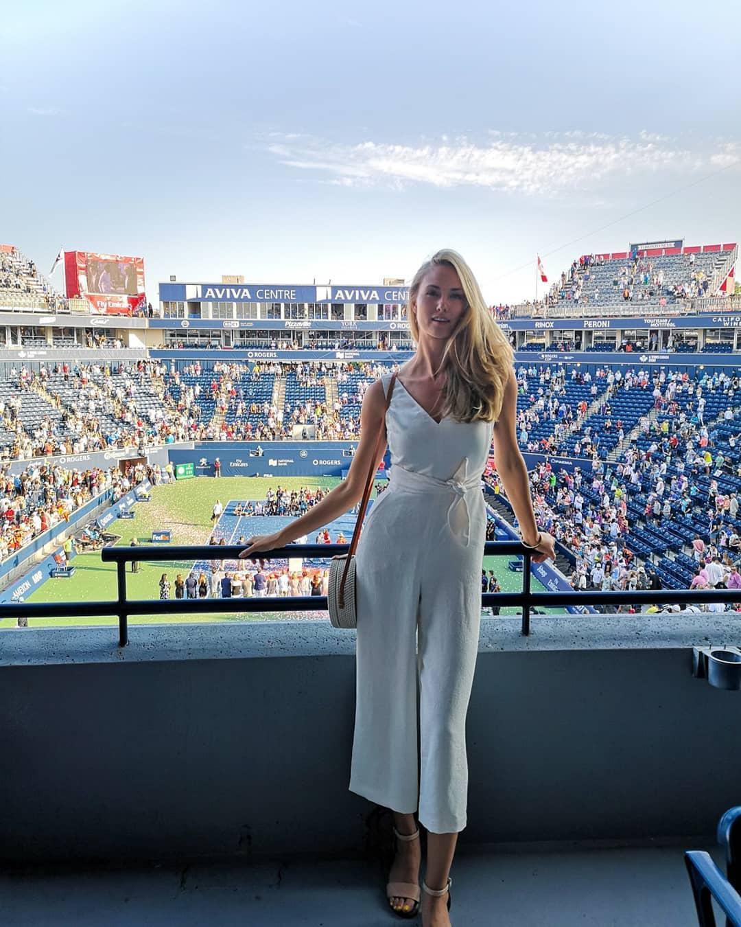 Lauren Howe's feet