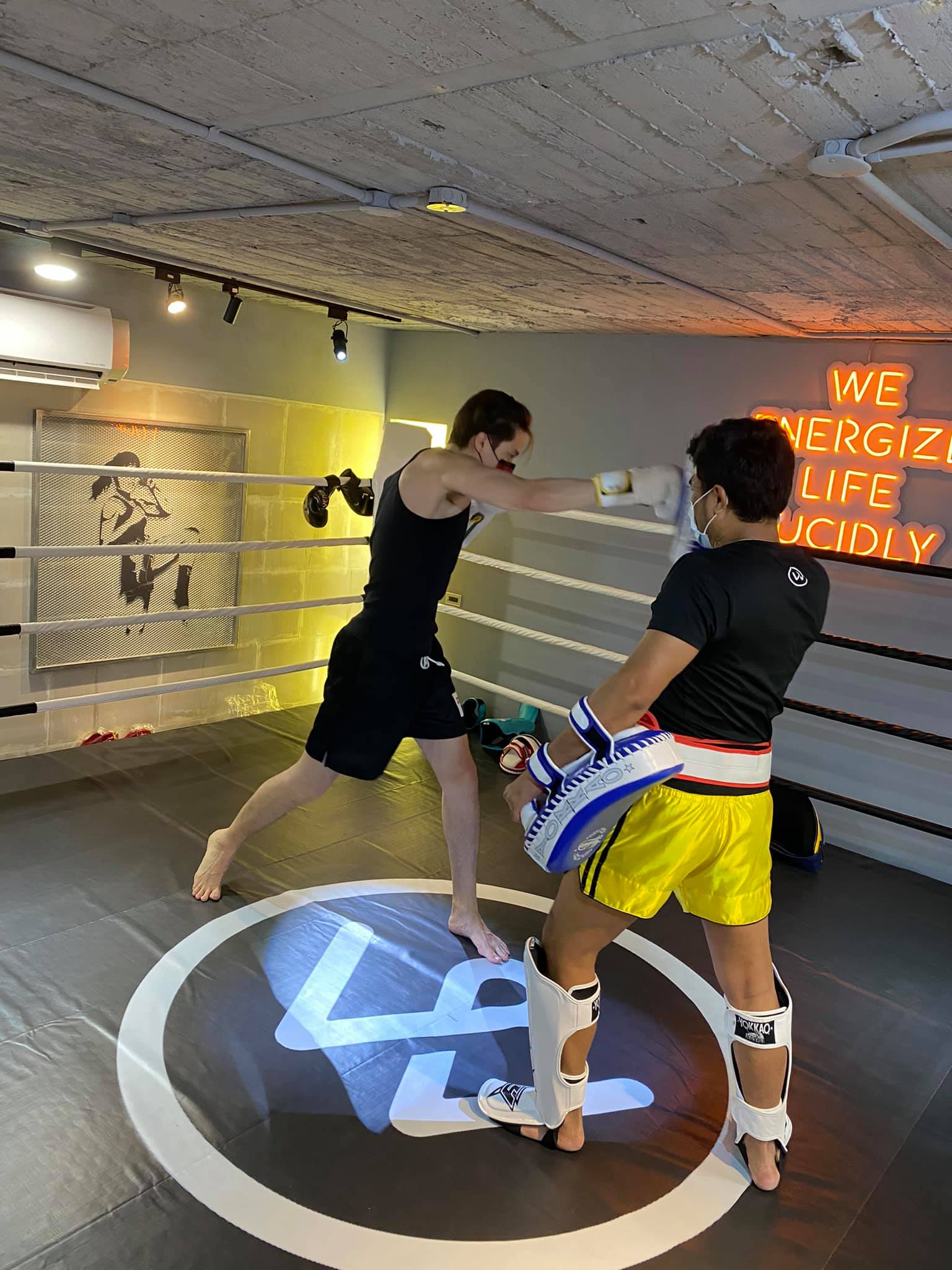 Lawrence Liu's feet
