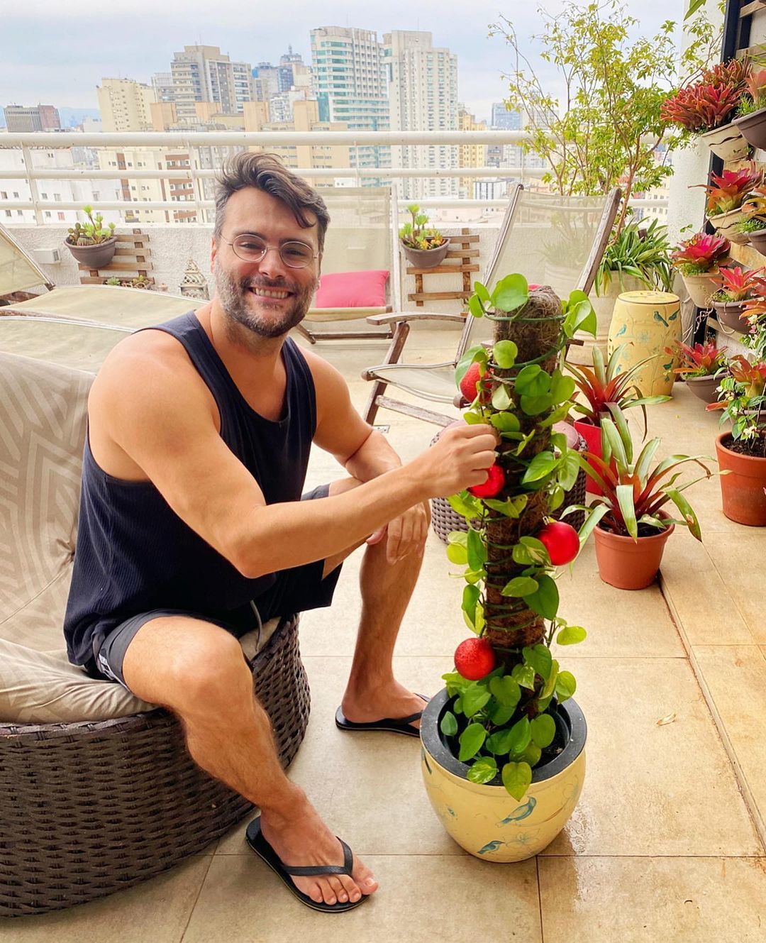 Leandro Luna's feet