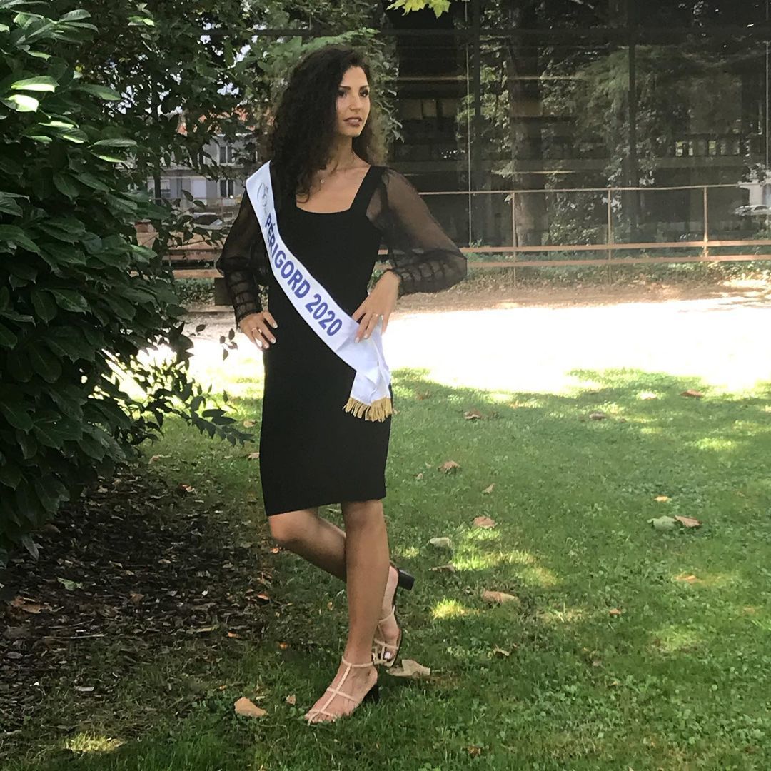 Leïla Veslard's feet