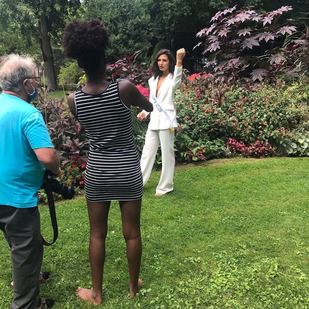 Leïla Veslard's feet