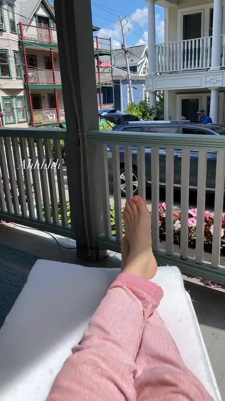 Lelia Symington's feet