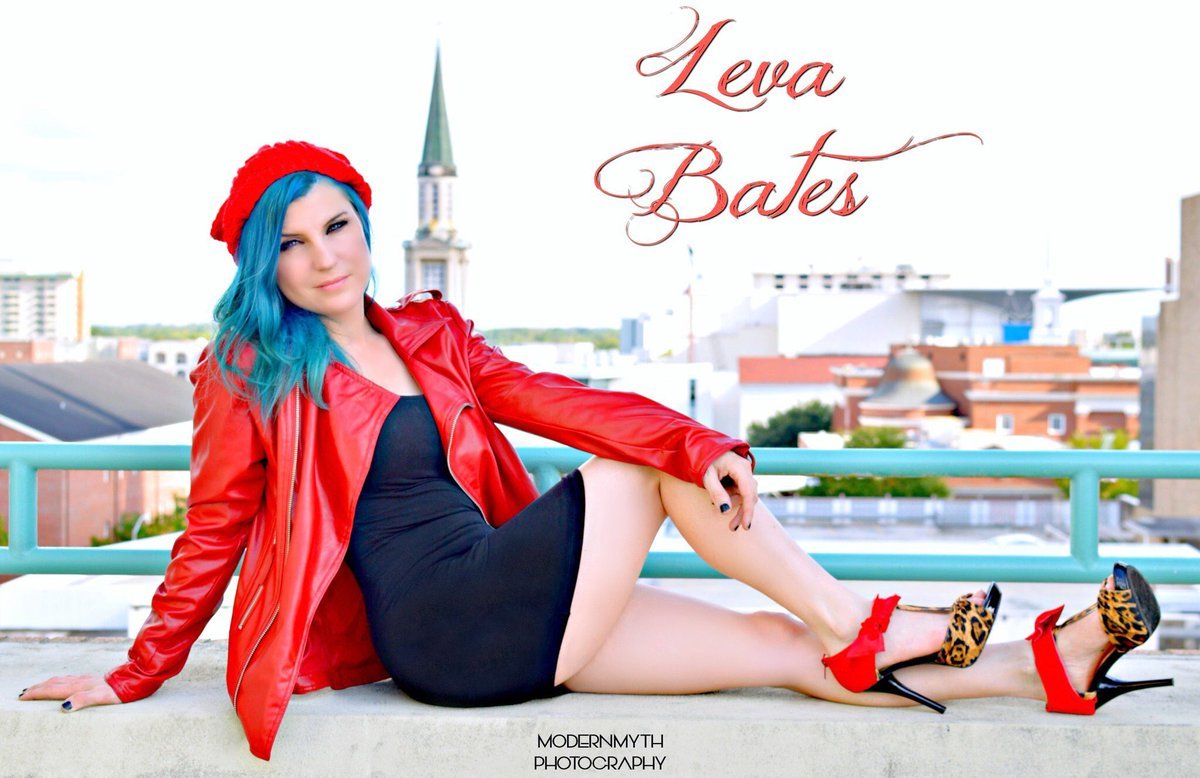 Leva Bates's feet